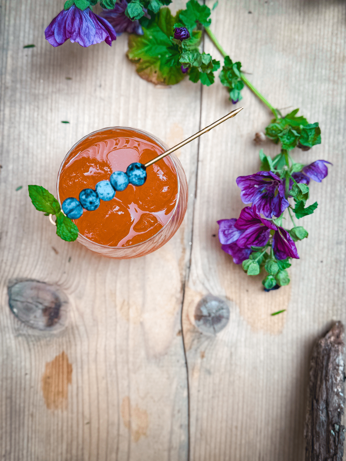 Earl Grey Blueberry Smash Cocktail Recipe – Fruity Gin or Vodka Drink